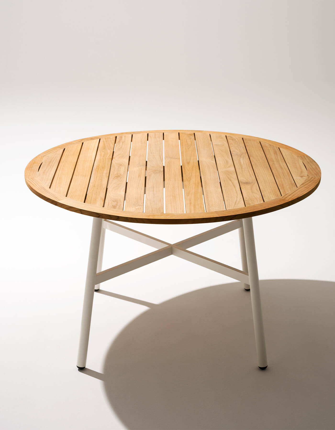 GAMMA | Outdoor Round Table with Metal Legs | RODA