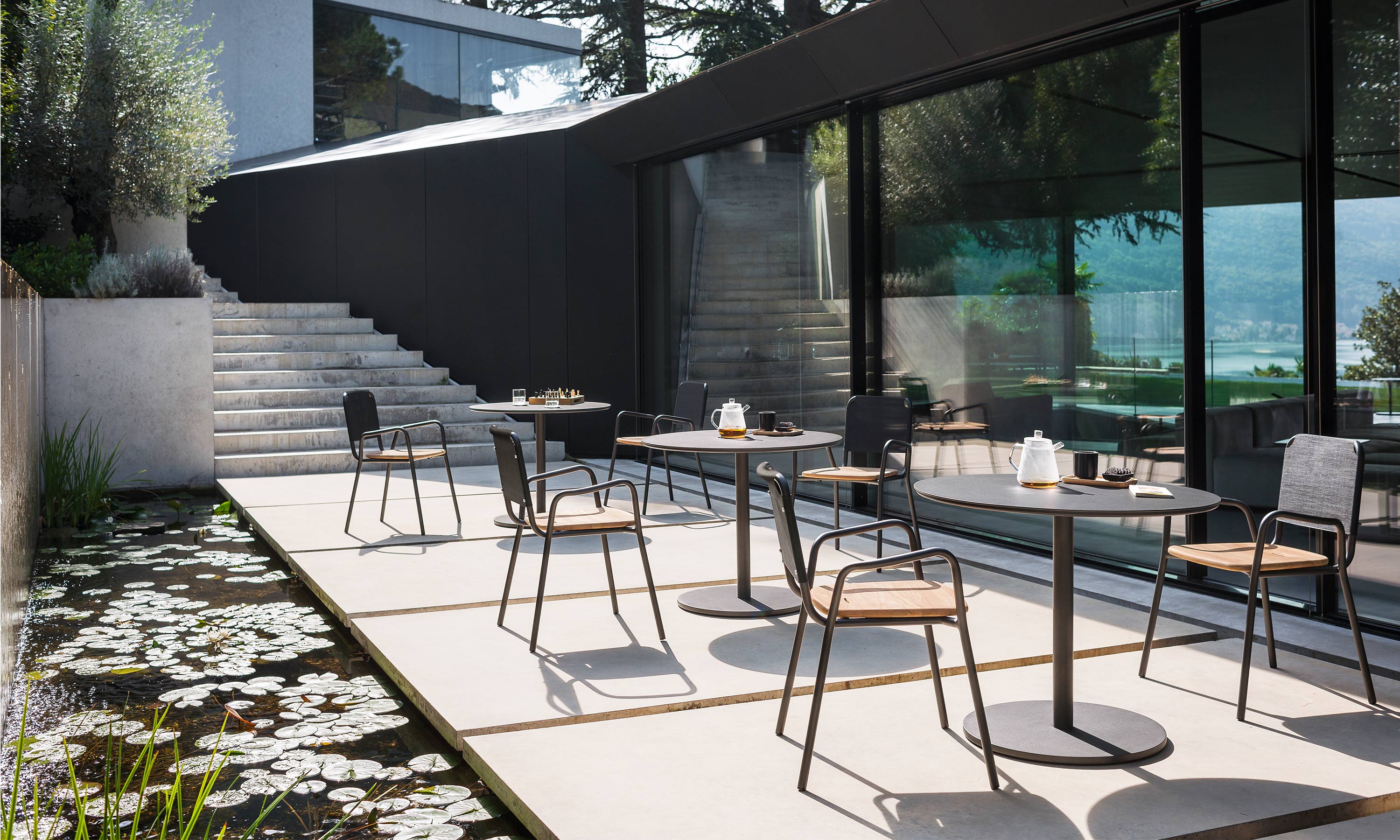 BUTTON Collection | Outdoor Bistro Tables | RODA