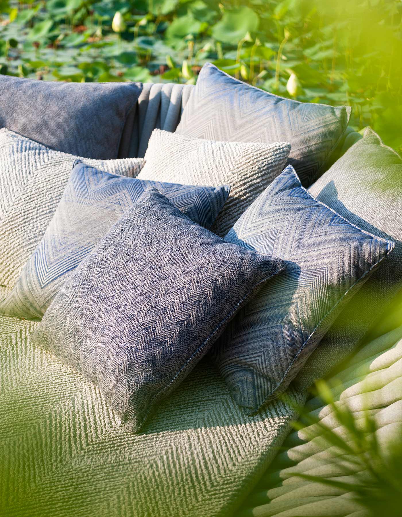 ARENA | Modern Outdoor Daybed with Elliptical Shape | RODA