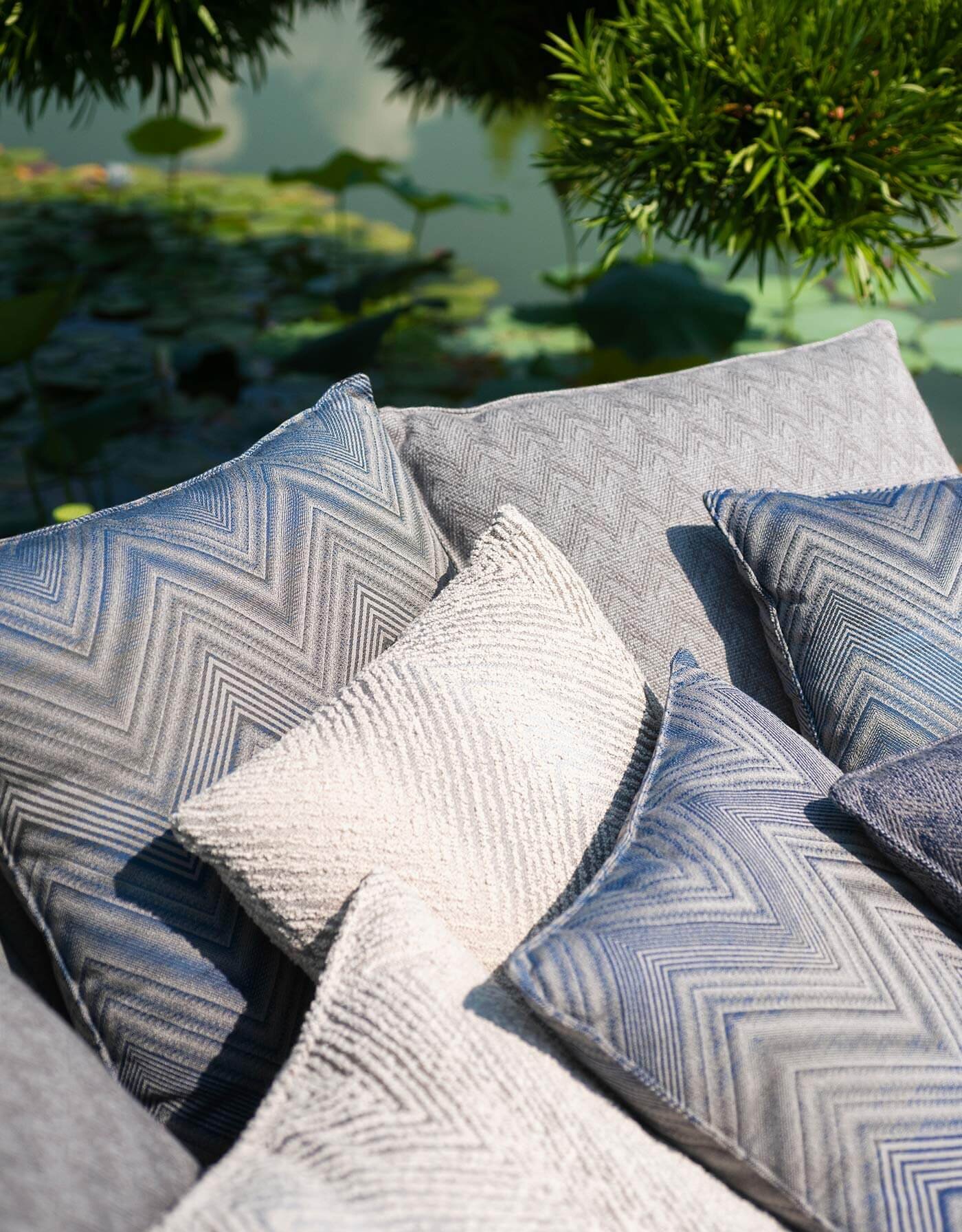 ARENA | Modern Outdoor Daybed with Elliptical Shape | RODA