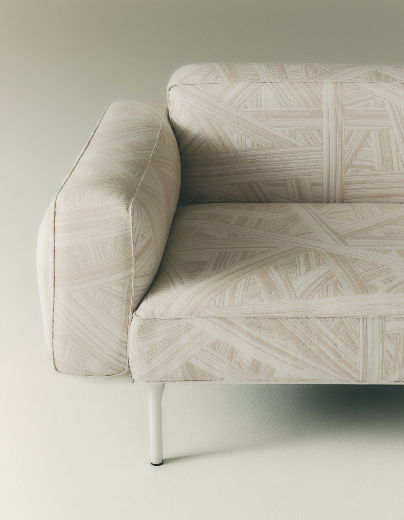 ESTENDO Collection | Aluminium Outdoor Modular Sofa | RODA