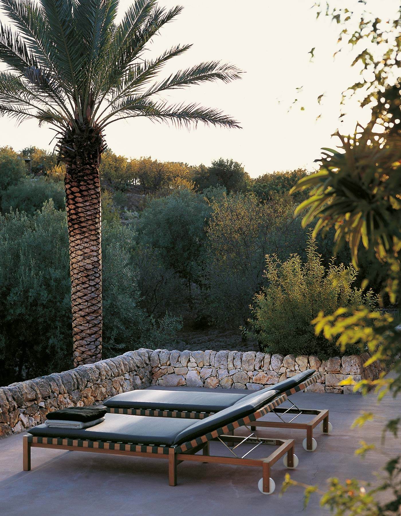 MISTRAL | Teak Sofas and Lounger Chairs Outdoor | RODA