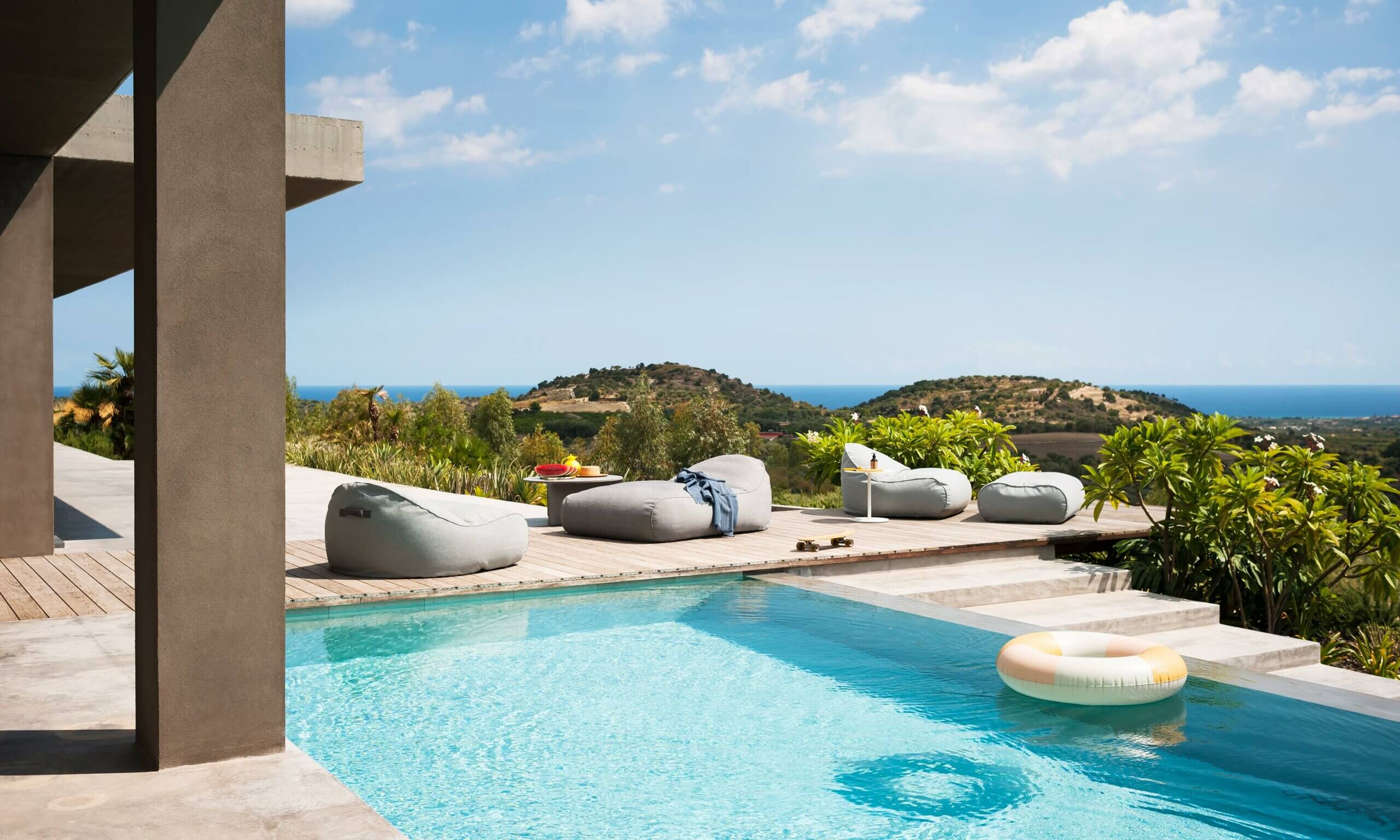 ONDA Collection | Outdoor Upholstered Seats in Fabric | RODA