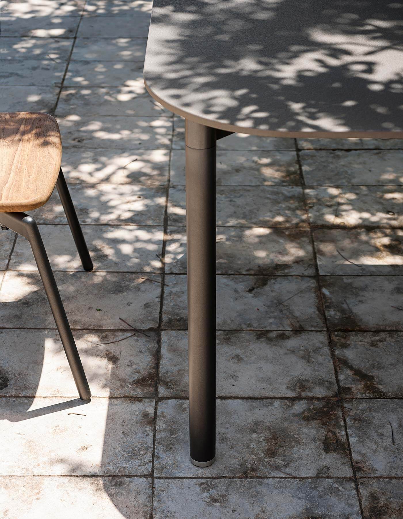 PIPER Extendable Table in Steel and Lapitec | RODA
