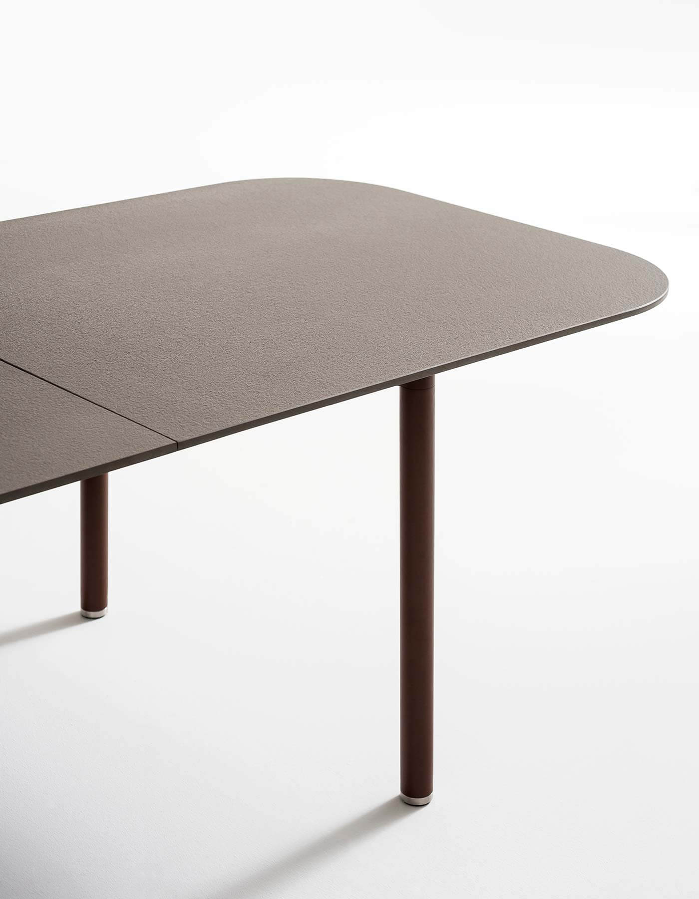 PIPER Extendable Table in Steel and Lapitec | RODA
