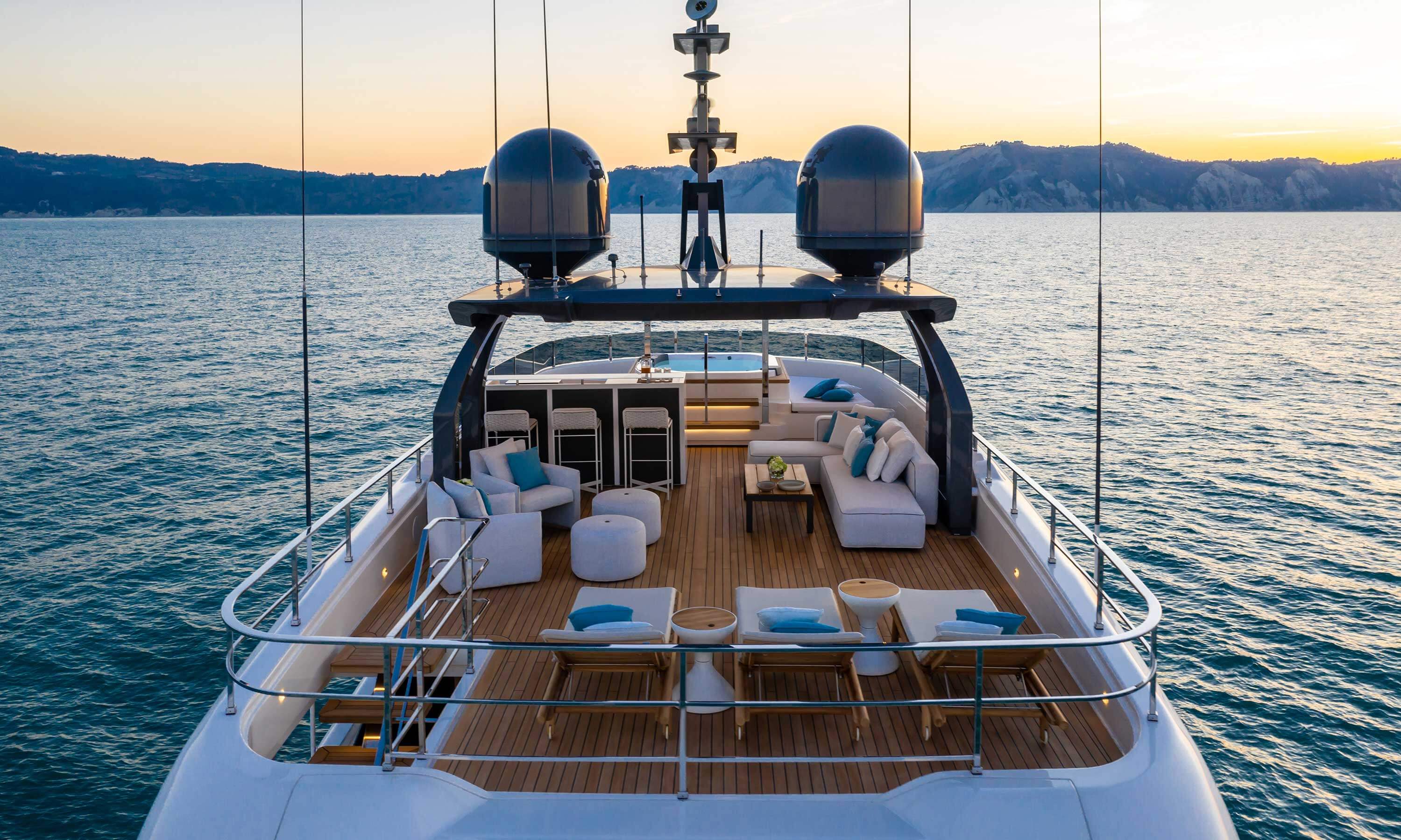 Custom Line Navetta 37 I Projects I RODA