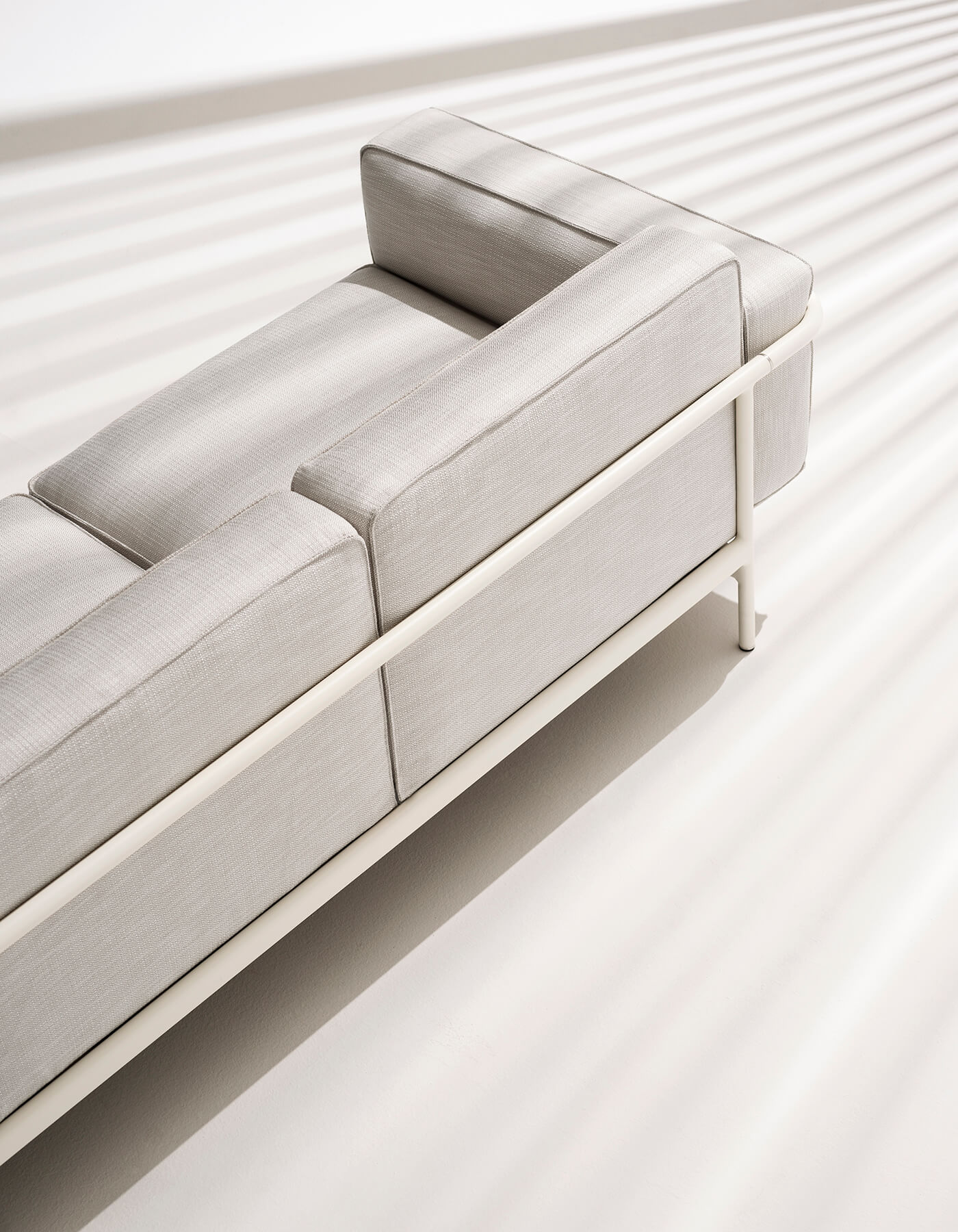ESTENDO Collection | Aluminium Outdoor Modular Sofa | RODA