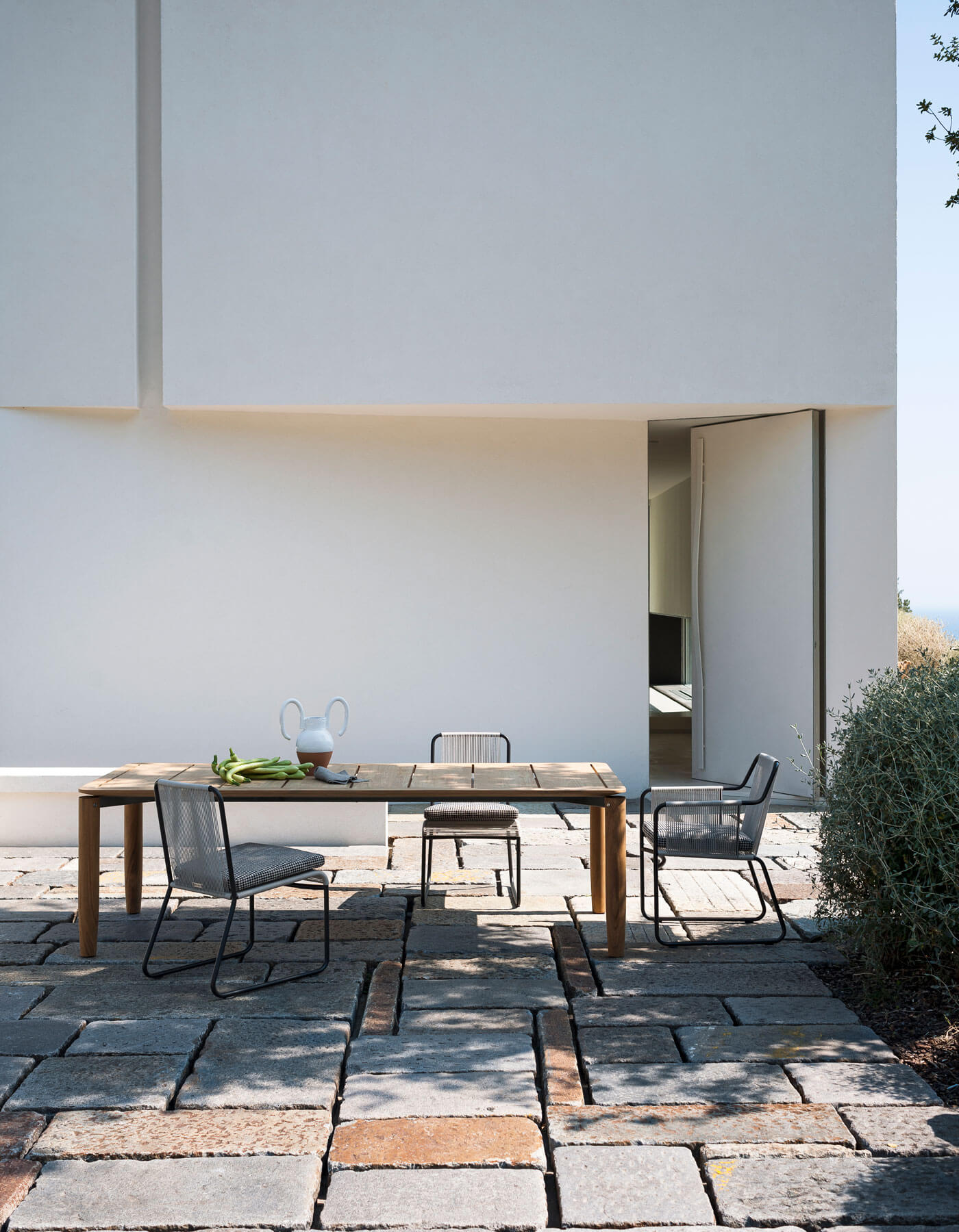 HARP Collection | Outdoor Stringed Furniture Design | RODA