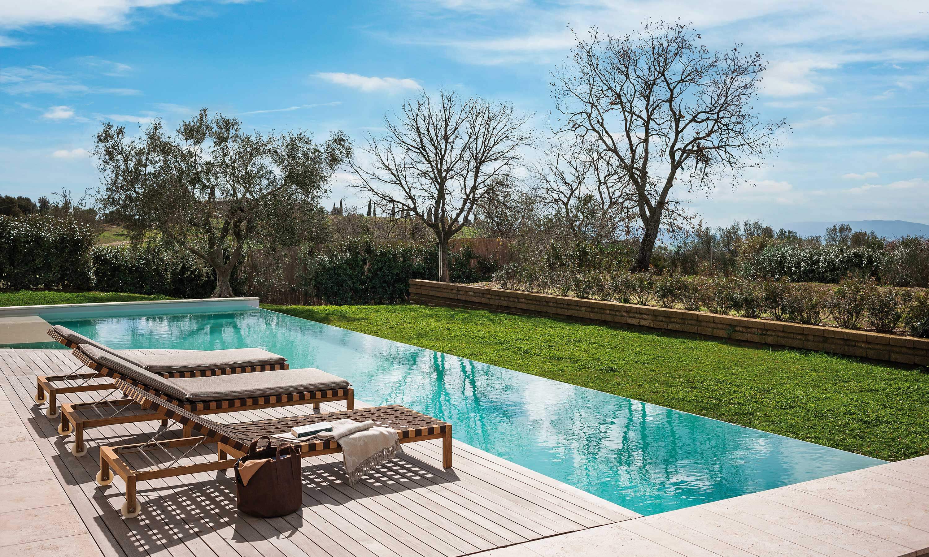 MISTRAL | Teak Sofas and Lounger Chairs Outdoor | RODA